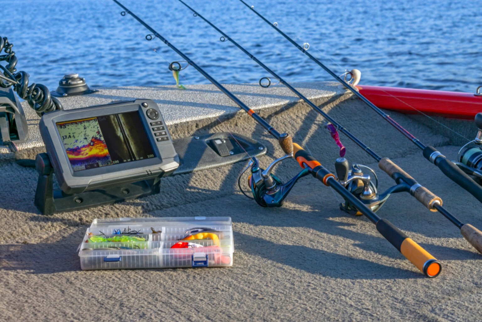 How To Read A Fish Finder: A Beginner's Guide - WavesGadget