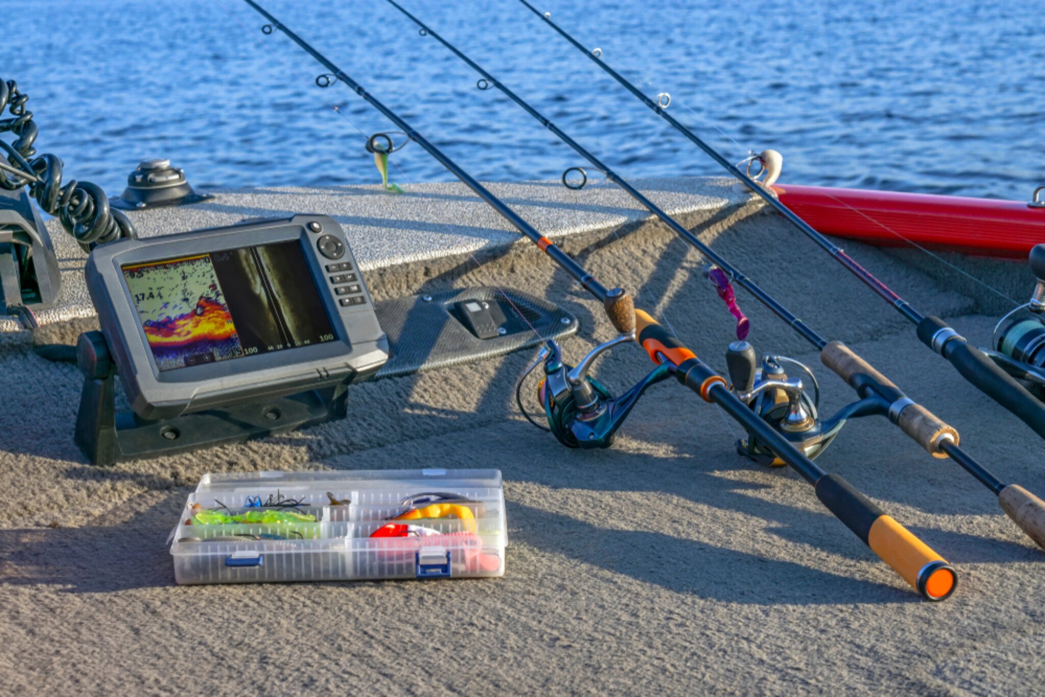 How To Read A Fish Finder: A Beginner's Guide - WavesGadget